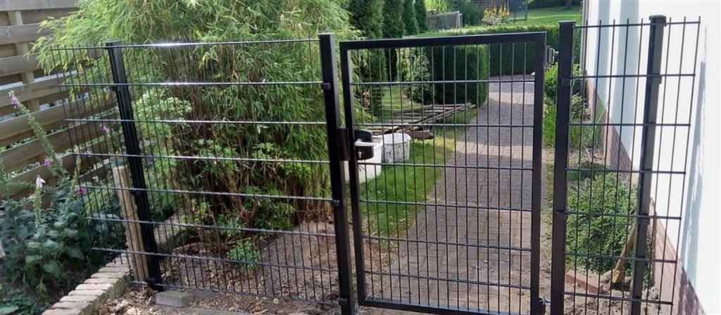 Dubbelstaafmat hekwerk groen; waarom kiezen voor zwart?